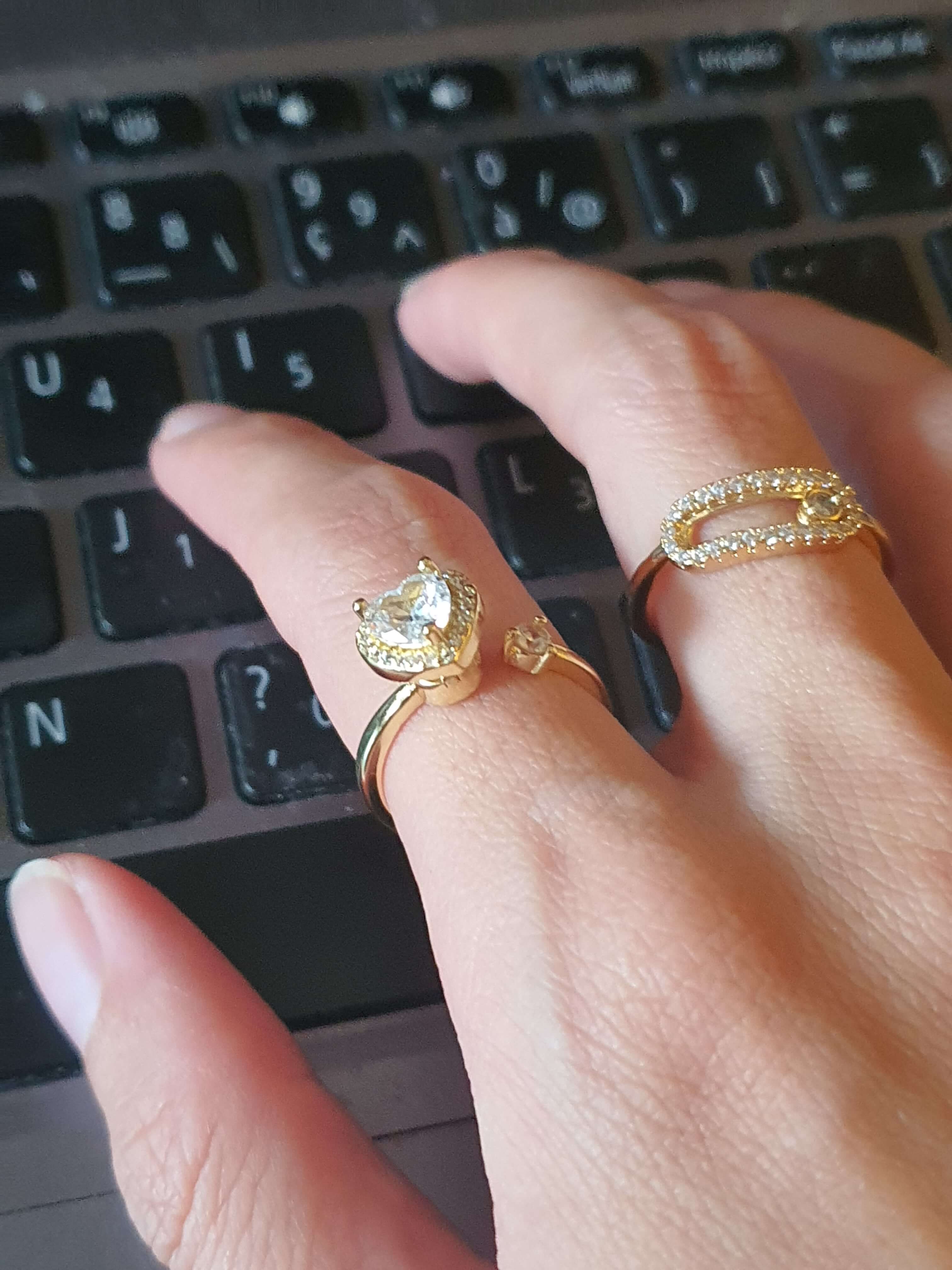 How a Spinner Ring Can Boost Your Productivity at Work – Melloa