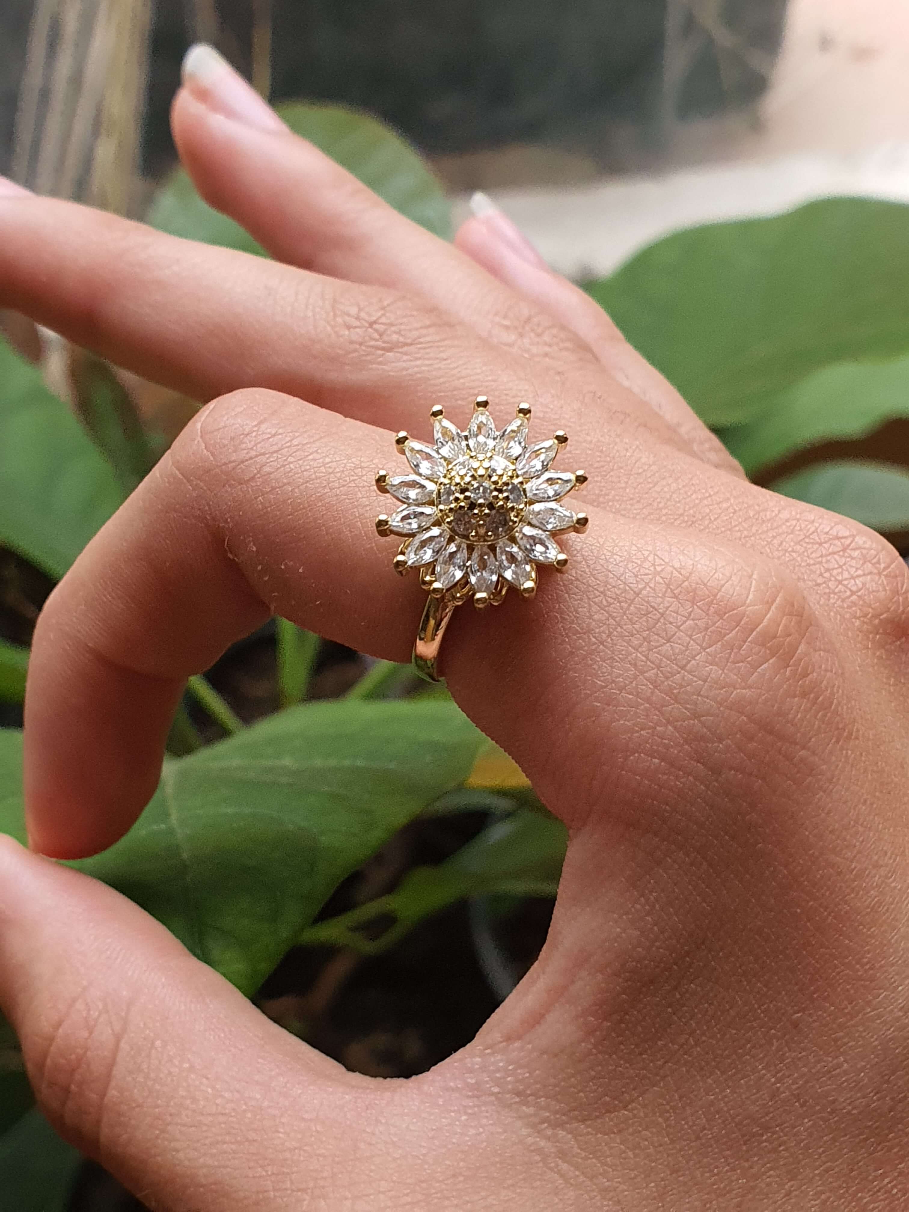 Do Fidget Rings Help with Focus? Science & Style | Melloa