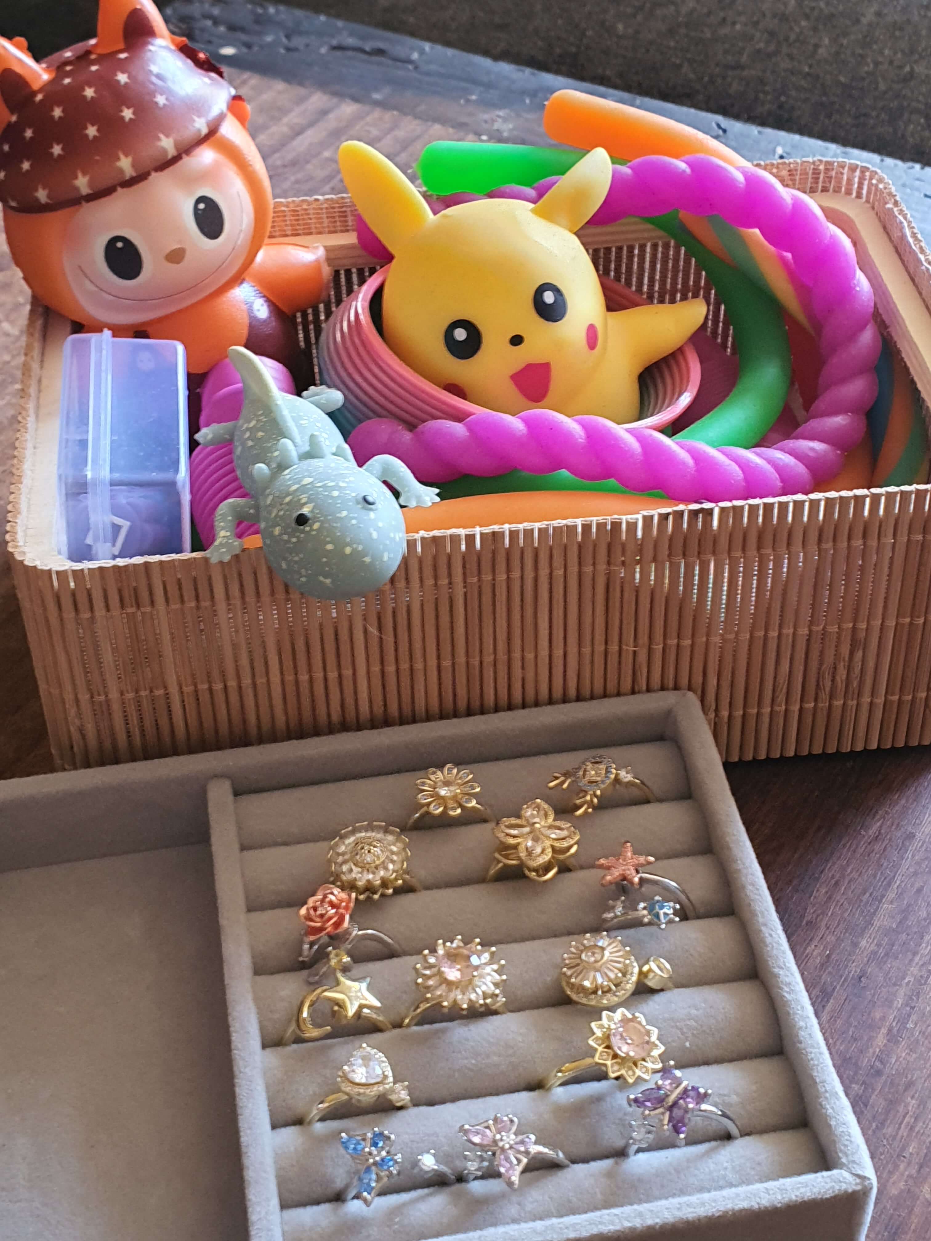 Spinner Ring vs Fidget Toys: Which One Works Best for Daily Calm? – Melloa